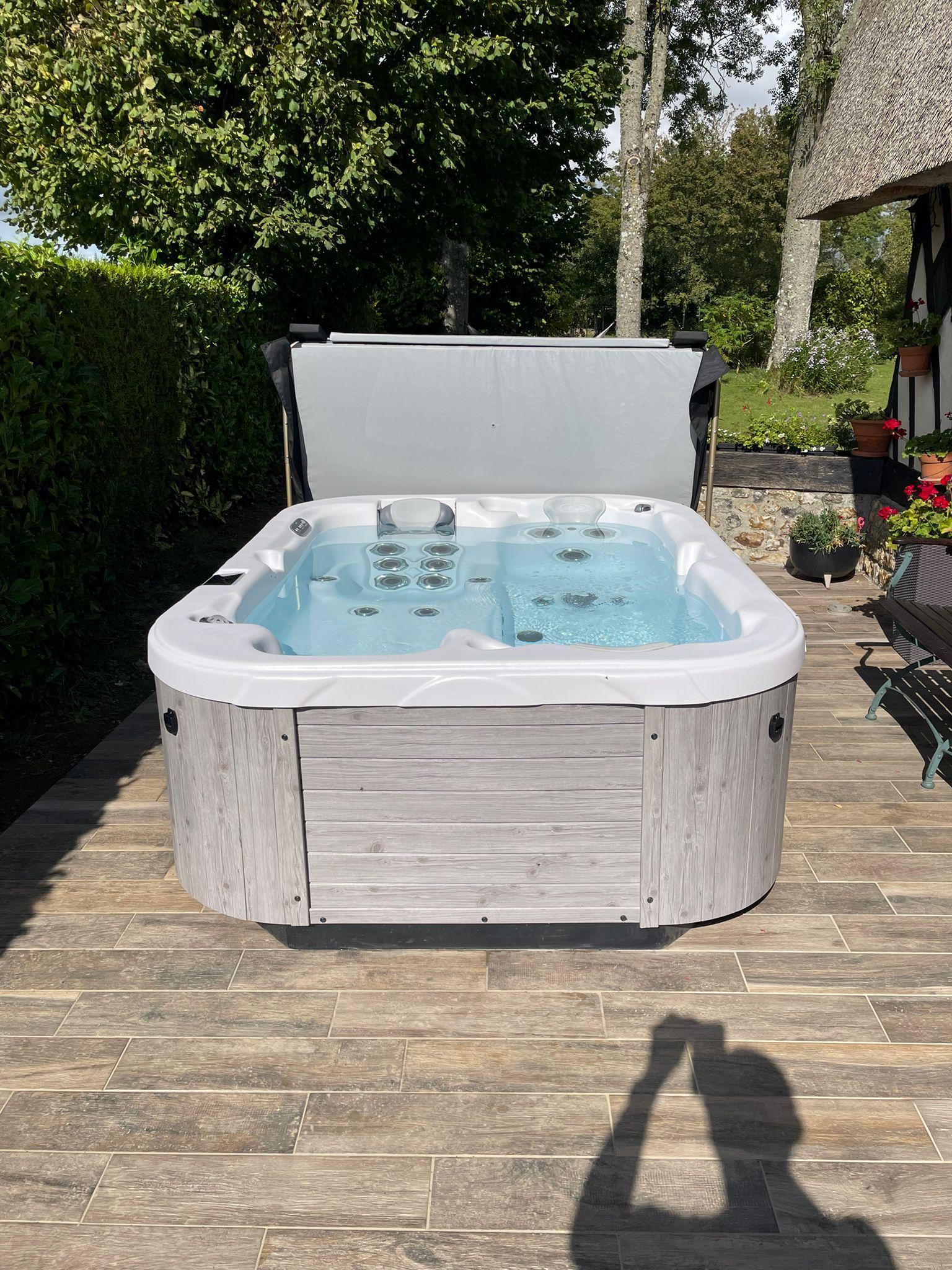 Triad 76 de Dimension One - Espace Flore Piscines et spas