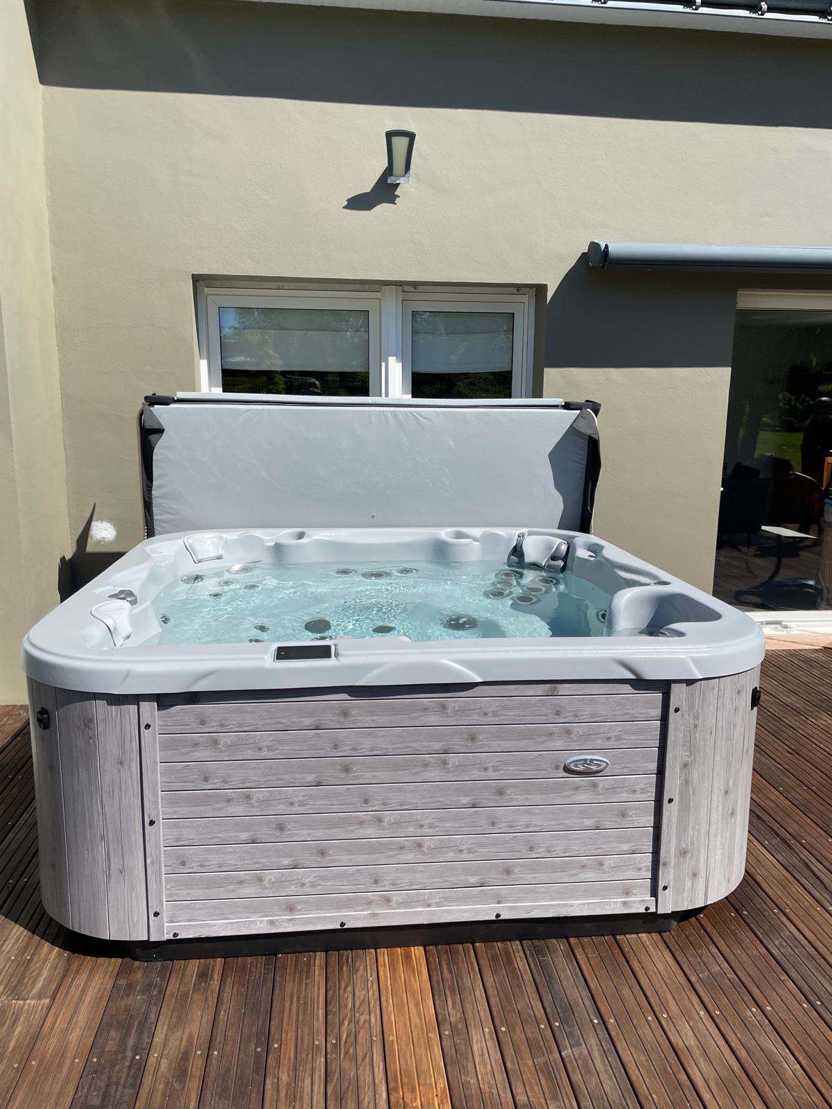 Installation d'un Spa Dimension One Californien à Riantec - Espace ...